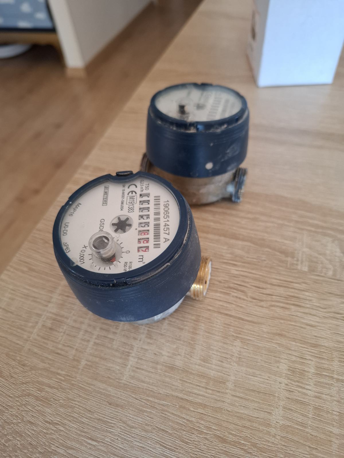 Prodajem 2 vodomjera