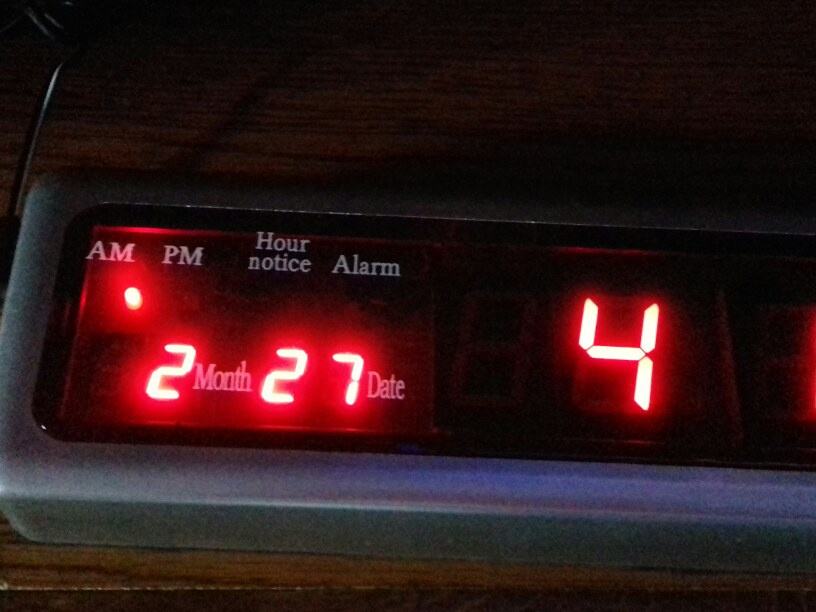 SAT/URA,DIGITALNI LED DISPLEJ.DATUM. TEMP .ALARM