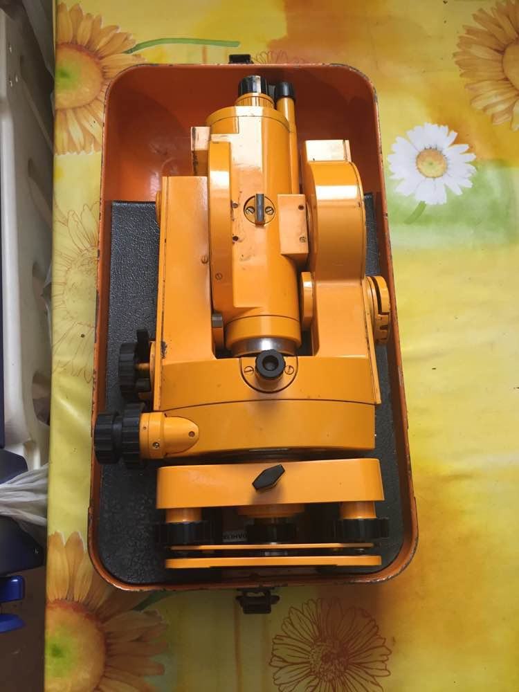 Stari geodetski instrumenti