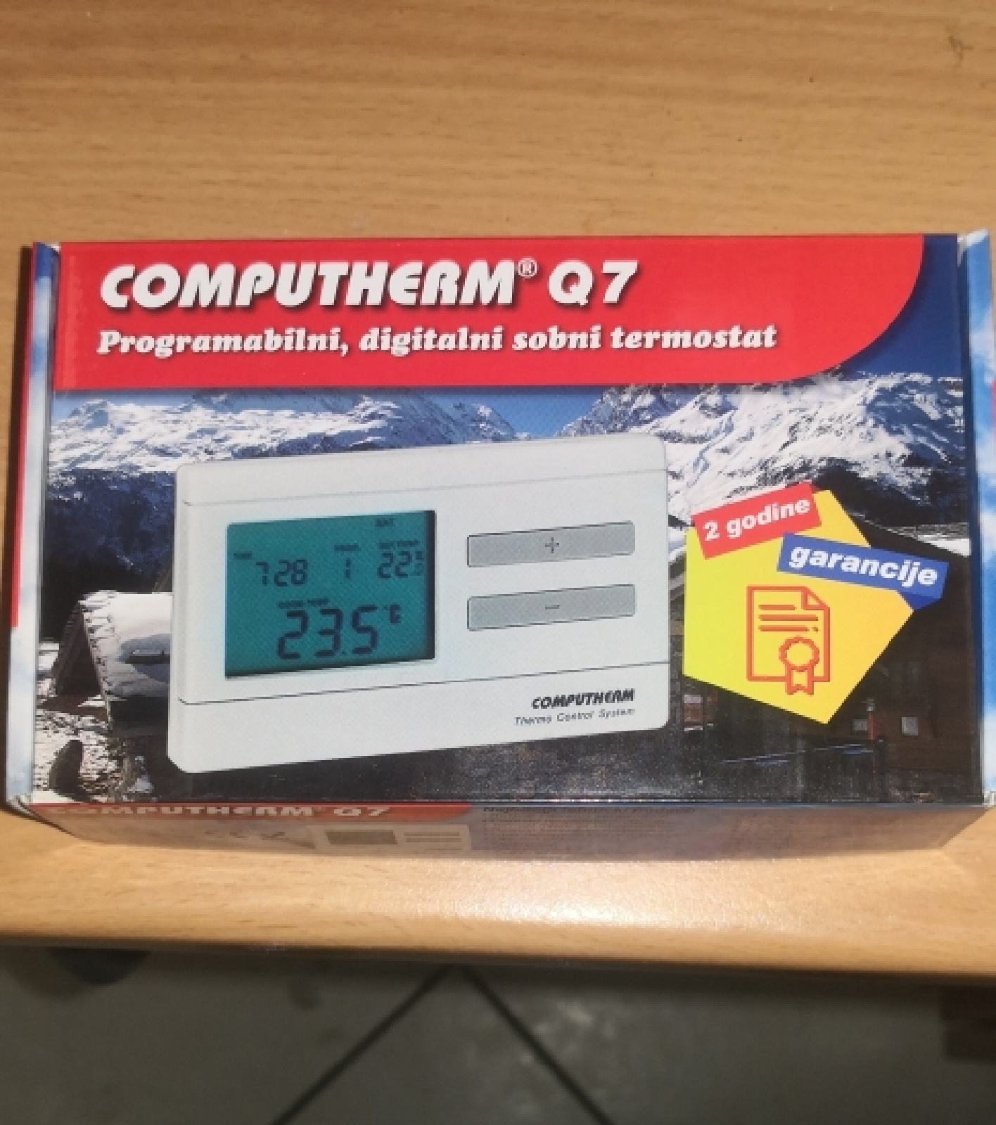 Digitalni prograbilni termostat