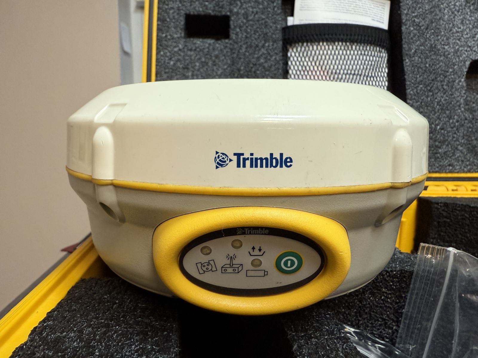 Trimble R4 GNSS uređaj