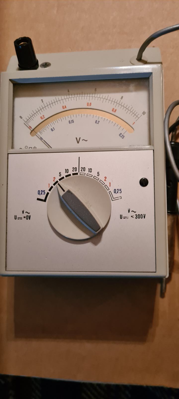 UNIMER VISOKOFREKVENTNI VOLTMETAR DO 300Mhz