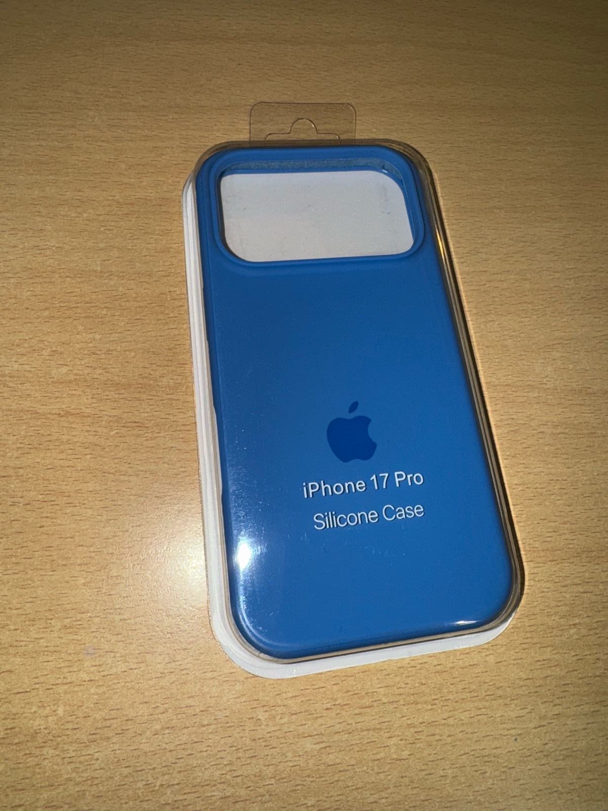 Maskica za iPhone 17 Pro plava