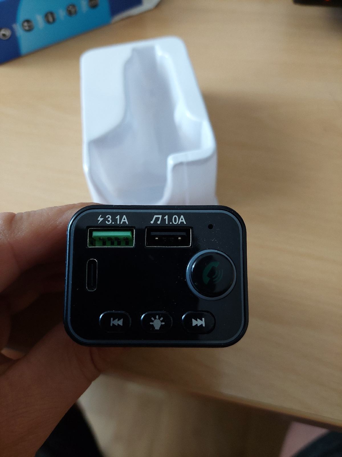 Bluetooth handsfree punjač za auto