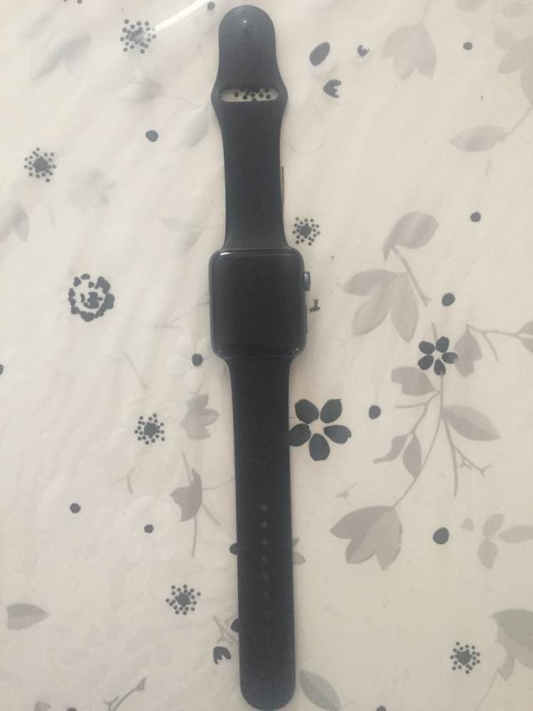 Apple watch 42mm series 2 crni