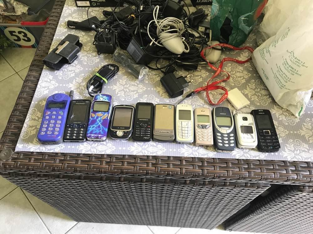 Stari mobiteli i oprema