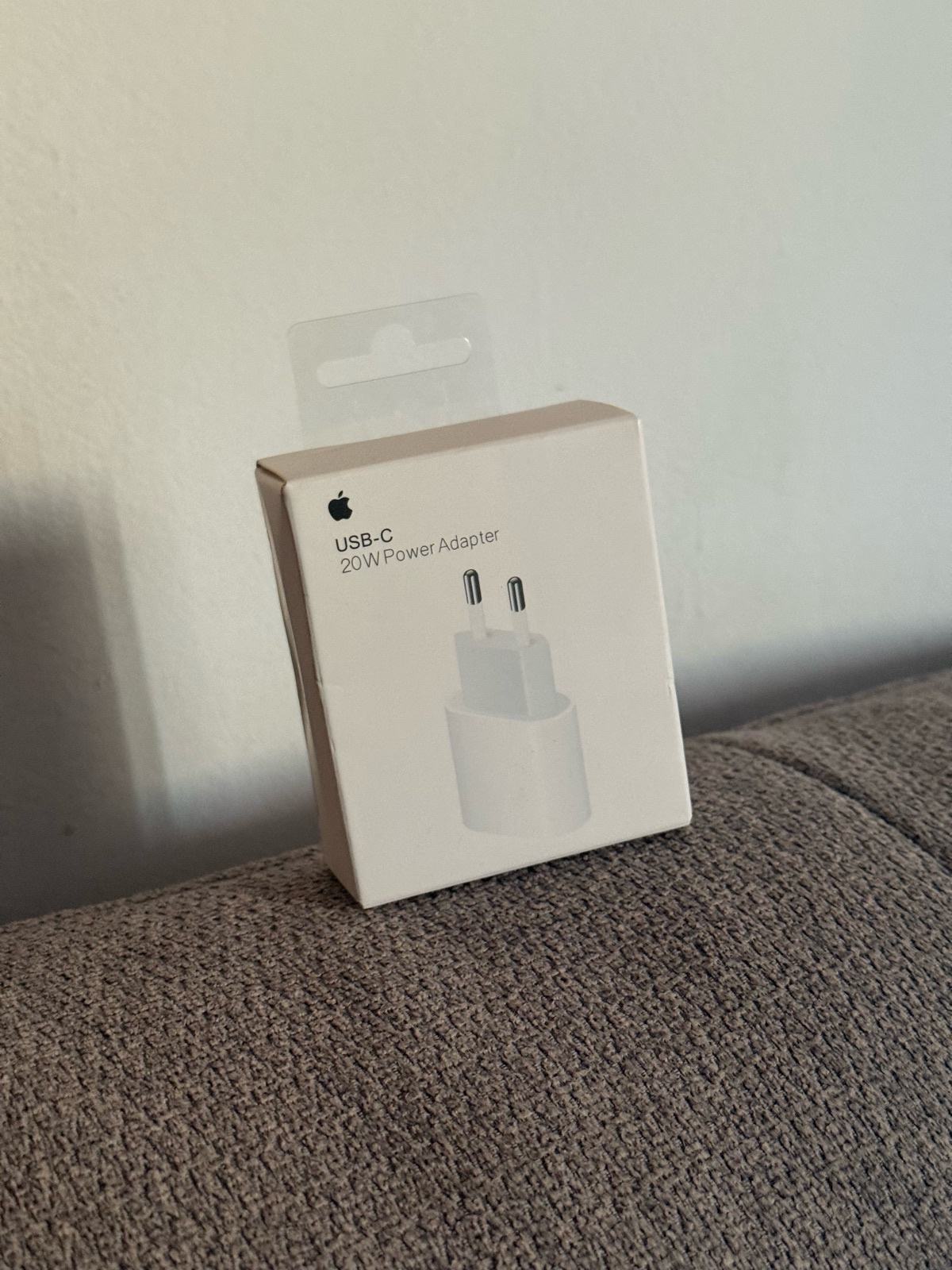 Apple USB-C 20W Punjač – Novo, Nekorišteno