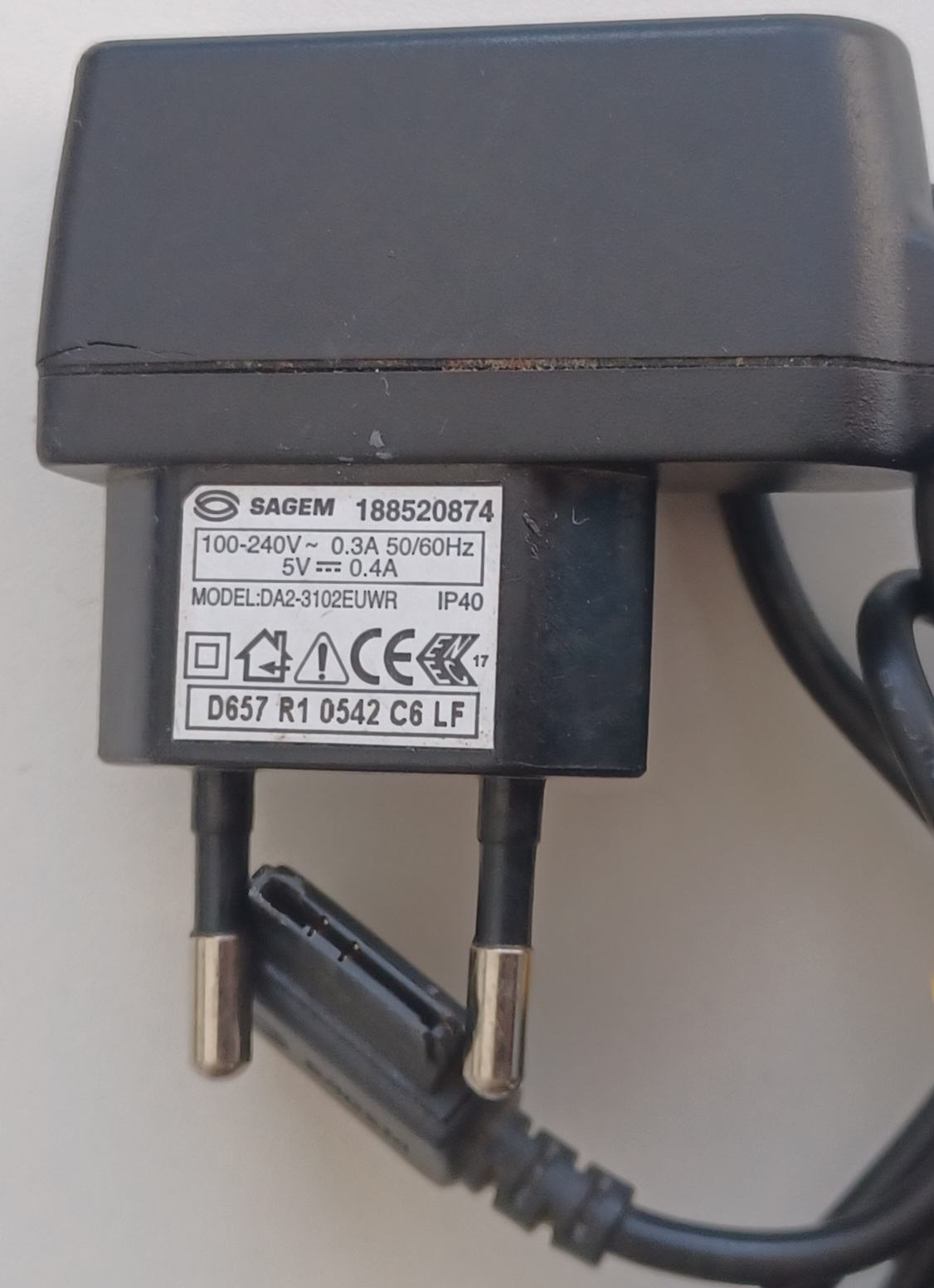 SAGEM AC ADAPTER DA2-3102EUWR ( 5V 0.4A )