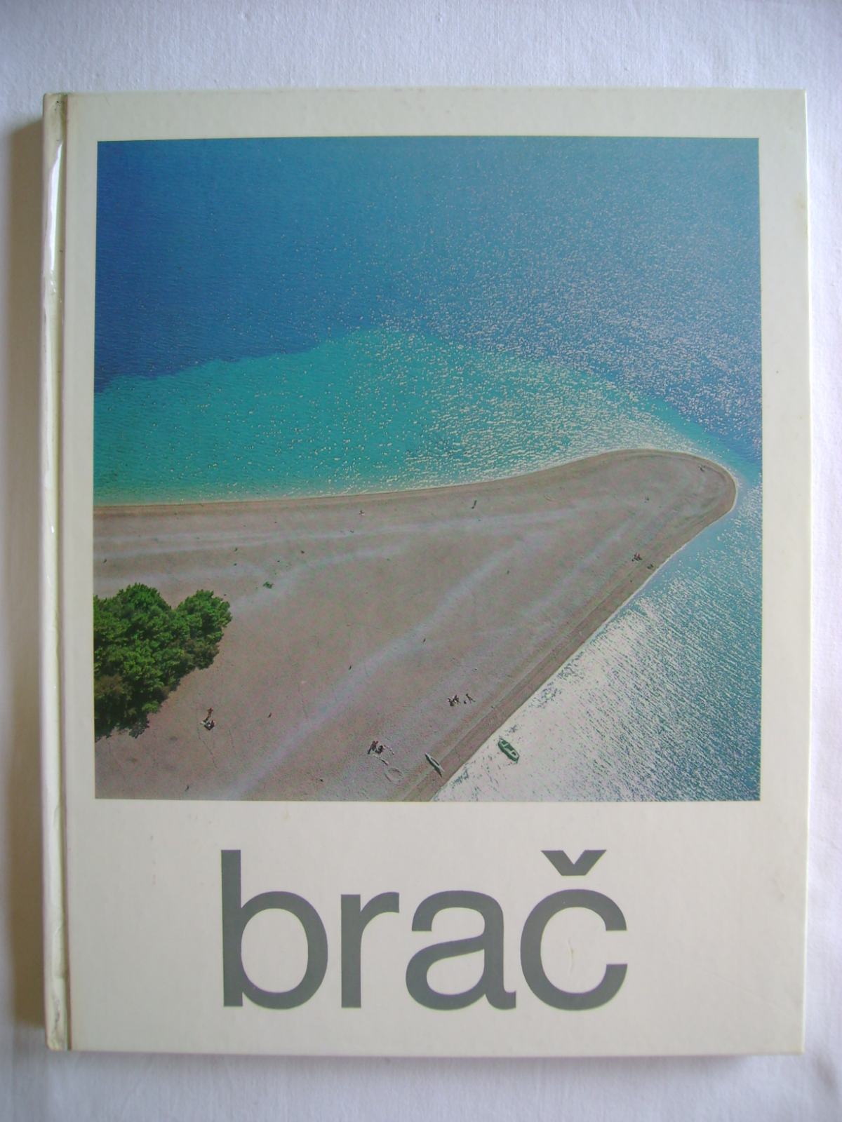 Brač -tekst Petar Šimunović, fotografije Ivo Eterović, fotomonografija