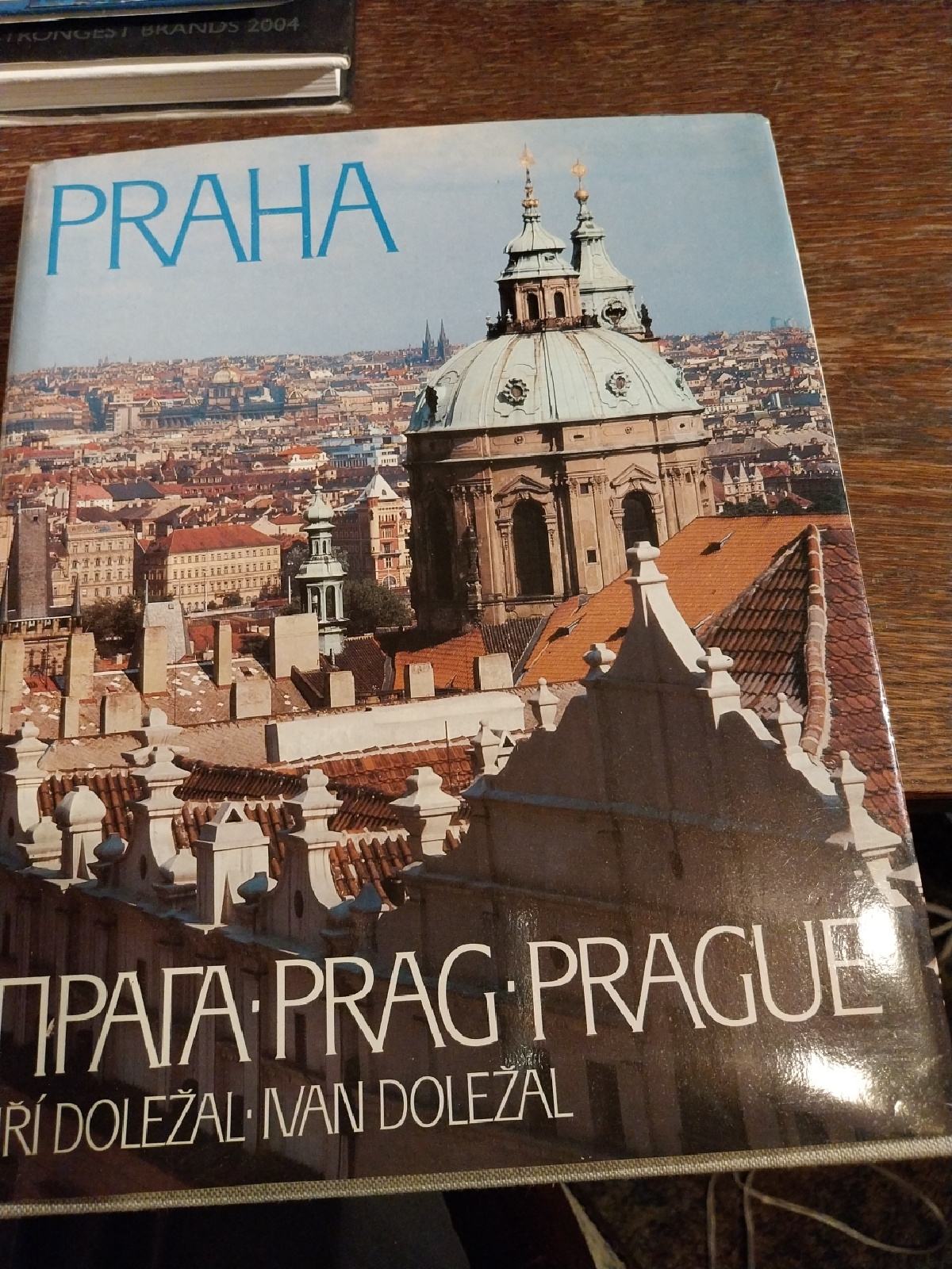 Prag, monografija, trojezično