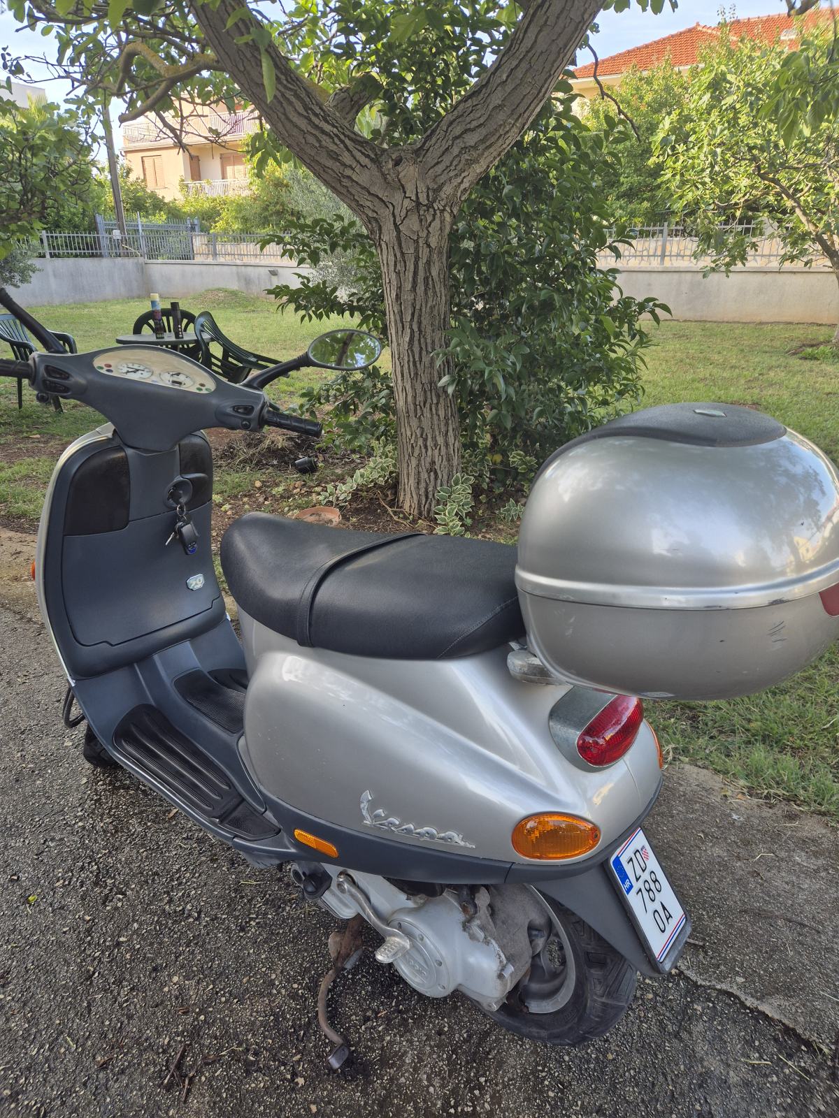 Piaggio VESPA 50 cm3, 2003 god.