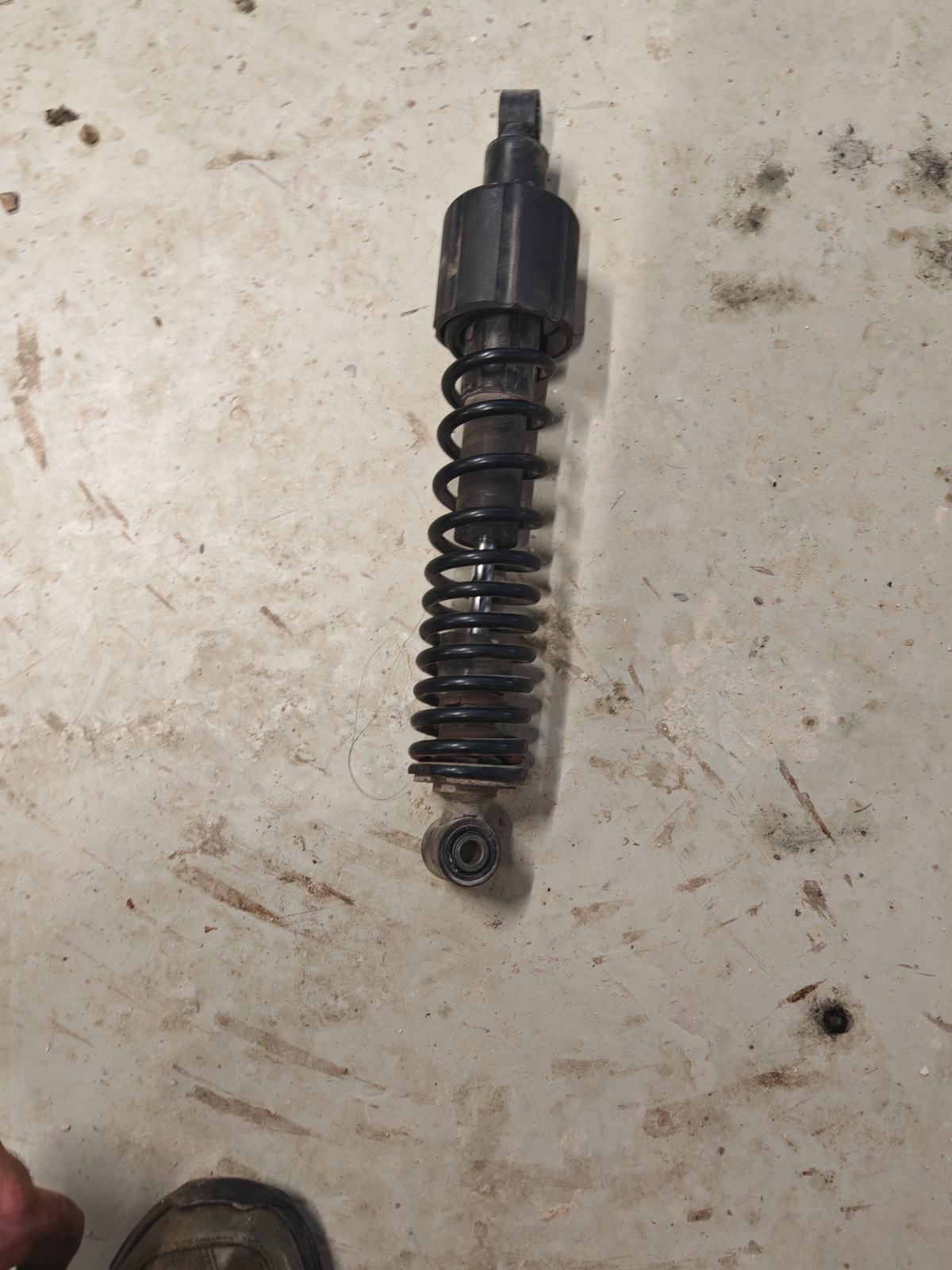 Aprilia atlantic straznji amortizer