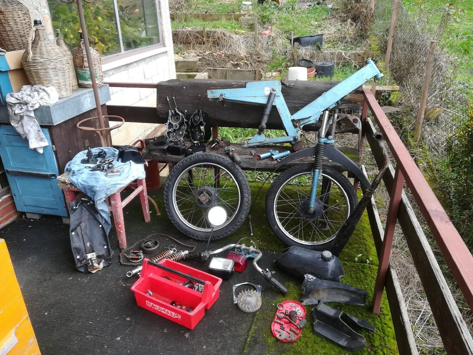 Dijelovi za Tomos APN 6, sve zajedno košta 500e