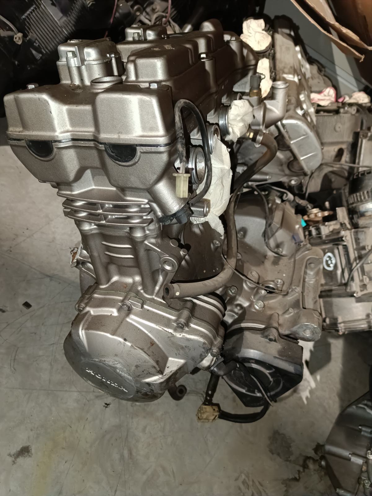 Honda Hornet 900 mašina oštećena...