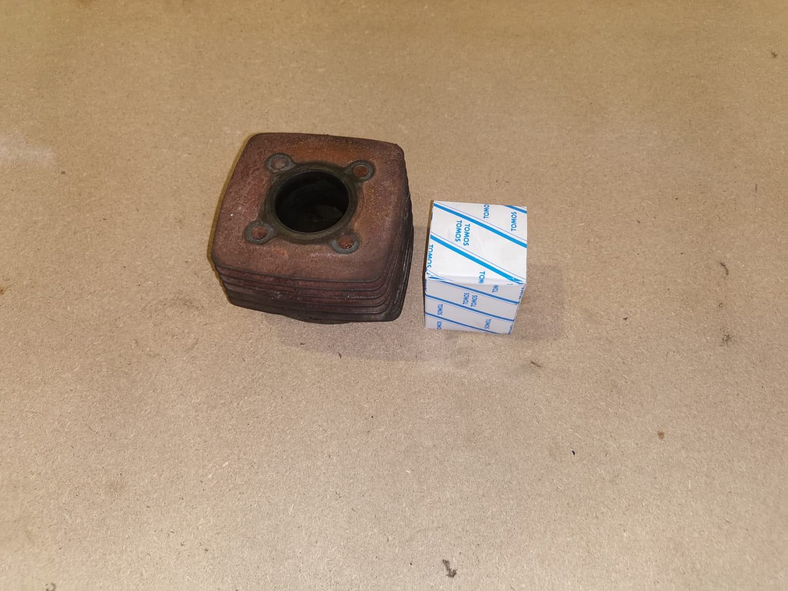 Tomos APN 6 / APN 4 /T14 cilindar+klip