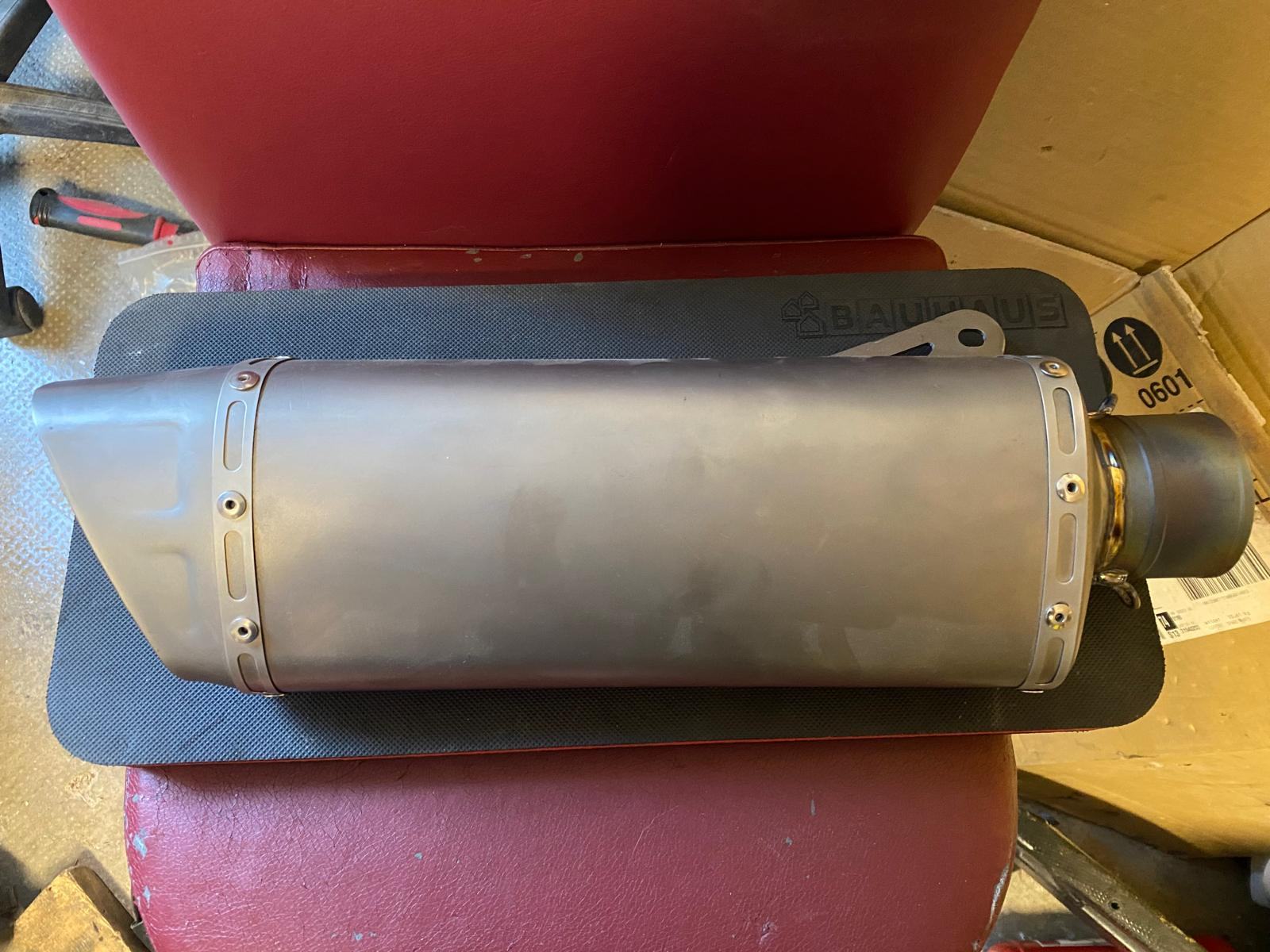 Akrapović titan R1 15