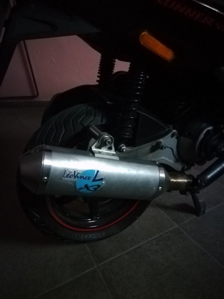 Auspuh leovince, top.