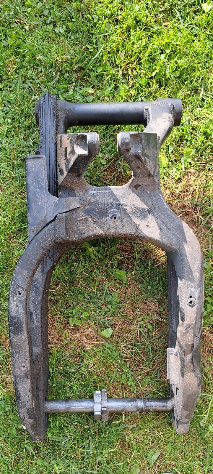 Honda SC57 vilica zadnja