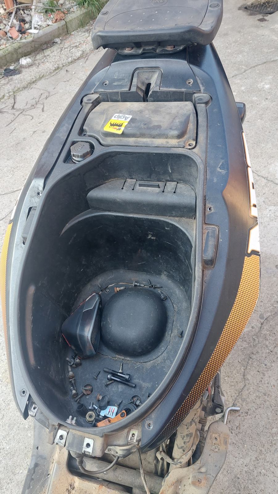 Piaggio nrg .gilera runner kadica