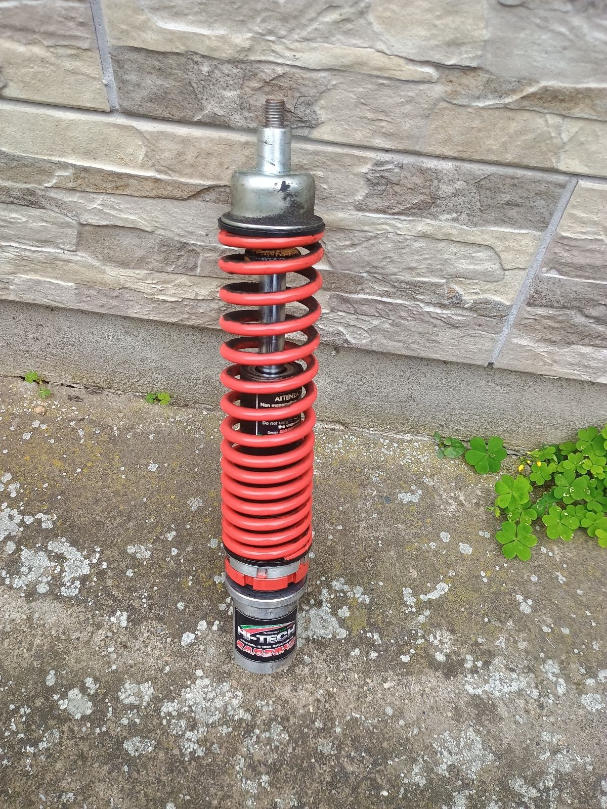 Prednji amortizer Carbone za Vespu Gts