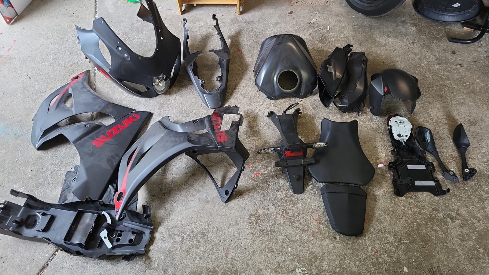 Suzuki 1000 L7 oklopi sa farom