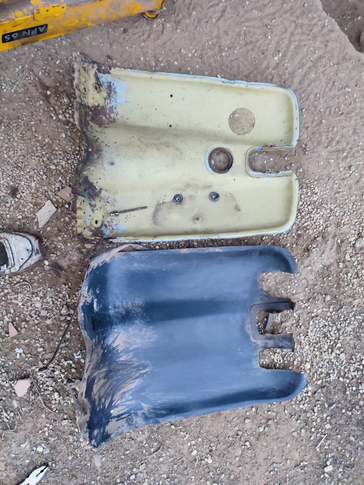 Tomos APN 6 poštarski štitnik prednji branik za noge