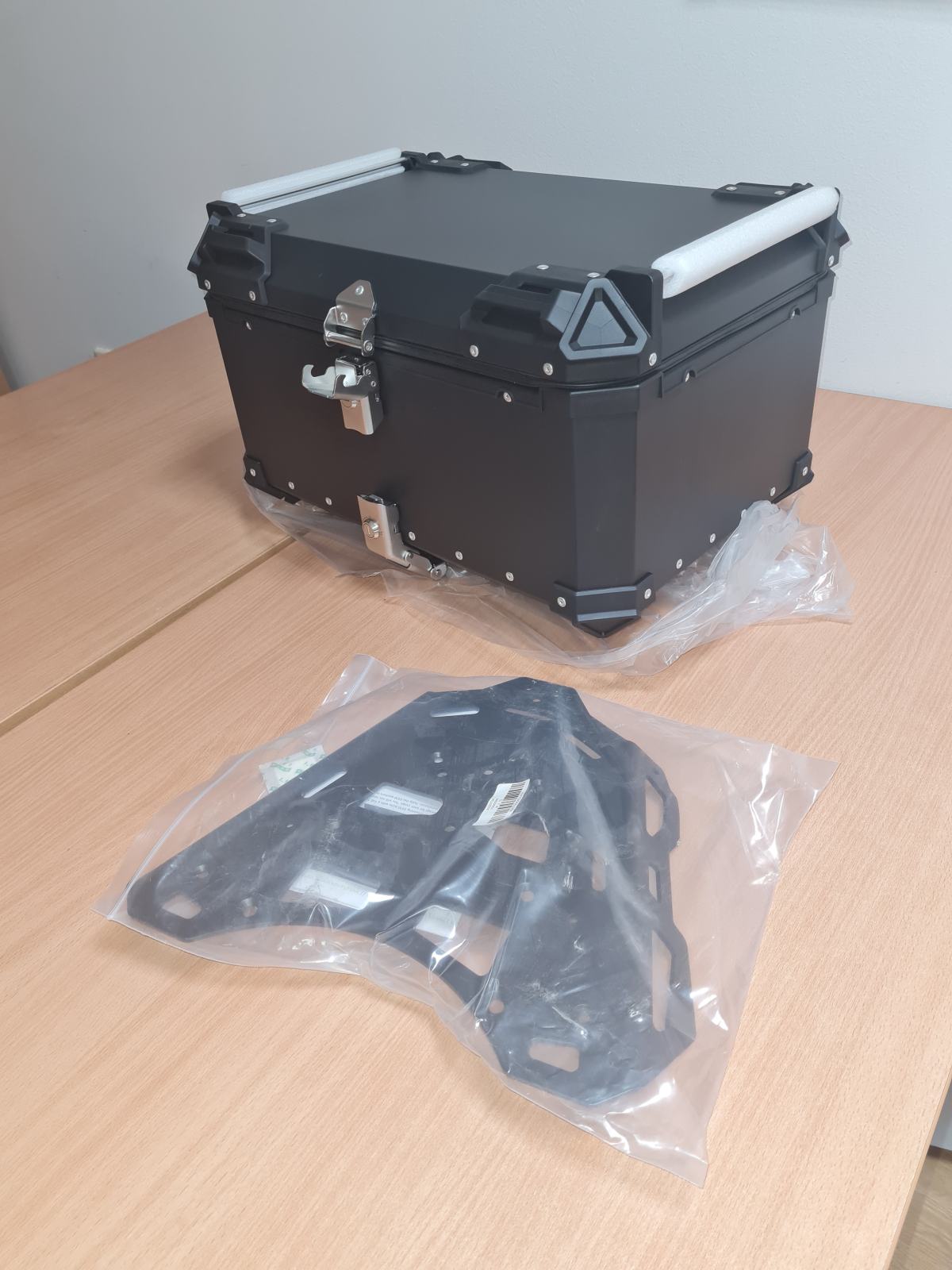 TOP CASE ALU 65L + PLOČA - NOVO!!