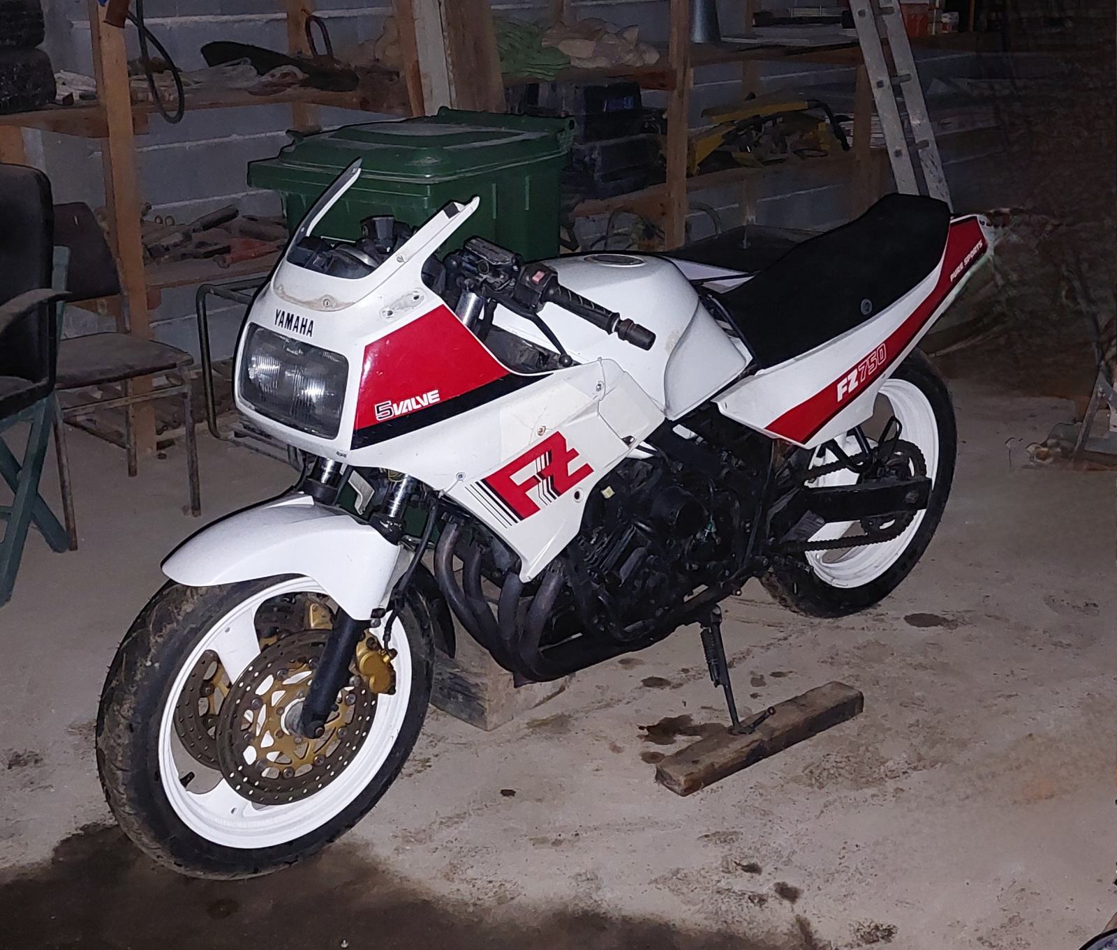 Yamaha fz 750 genesis