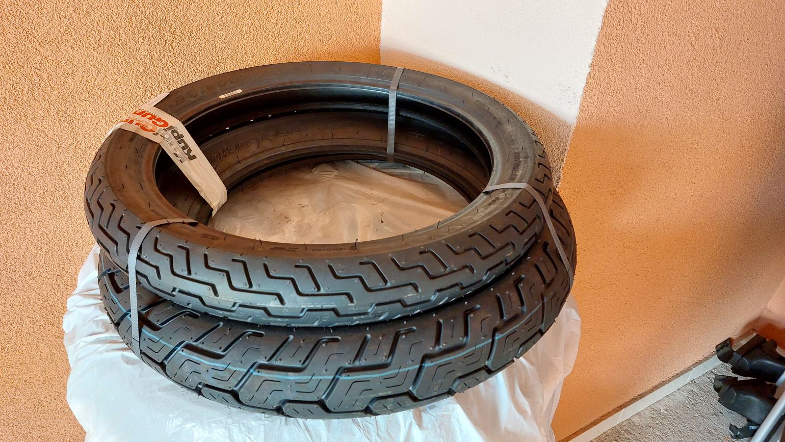 DUNLOP 130/90/15 i DUNLOP 90/90/17