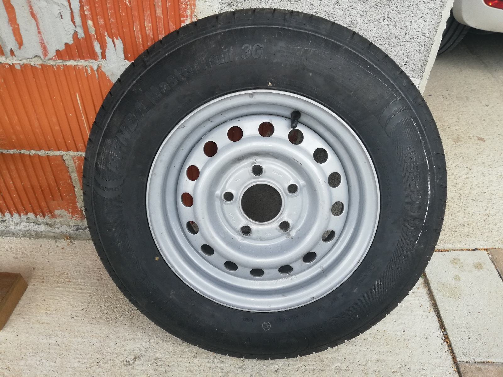 Guma i felga 13 Cola za auto prikolicu