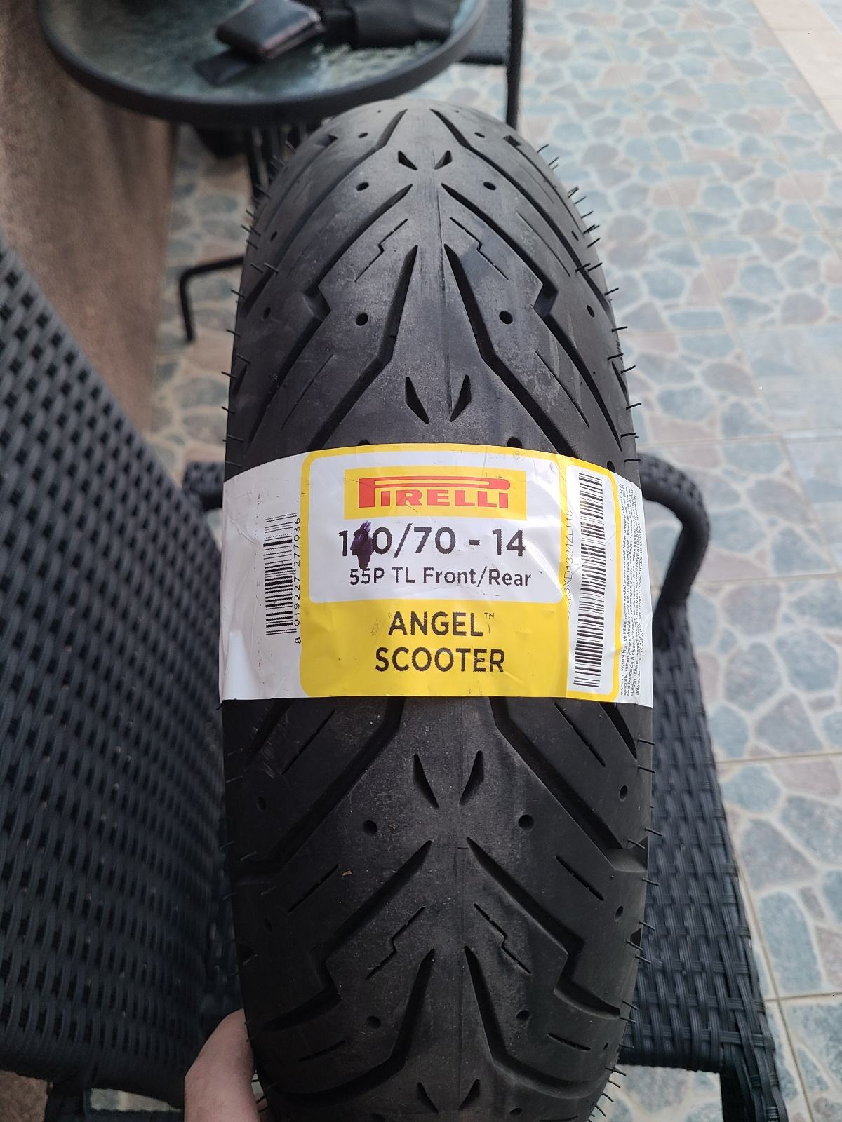 Pirelli Angel Scooter 140/70 R14 prakticki NOVO