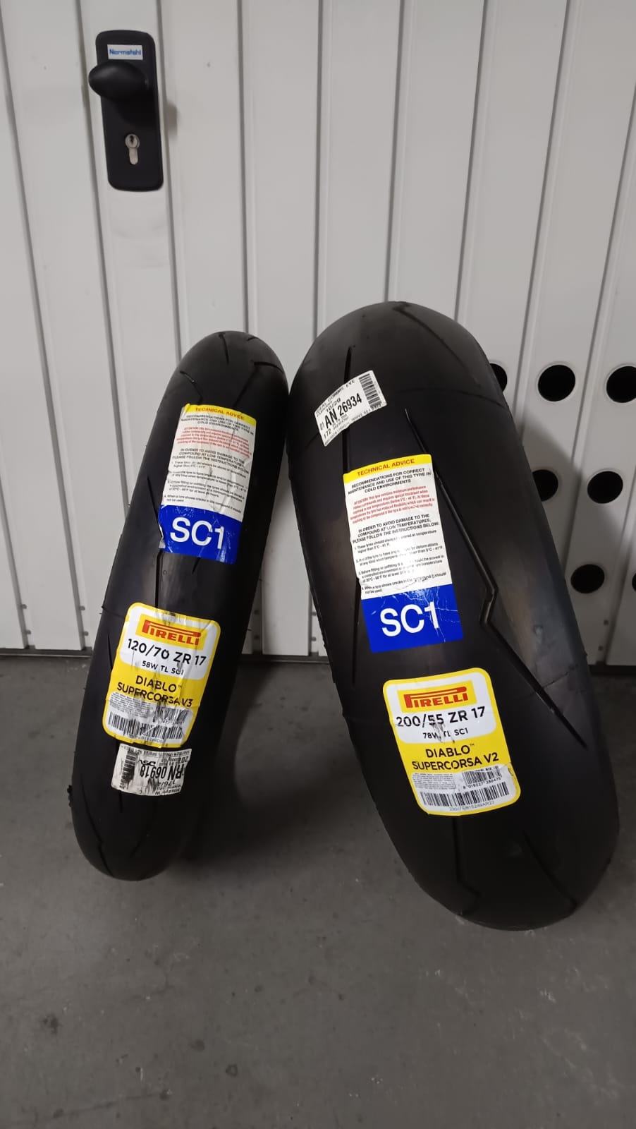 PIRELLI DIABLO SUPERCORSA V2 *NOVE*