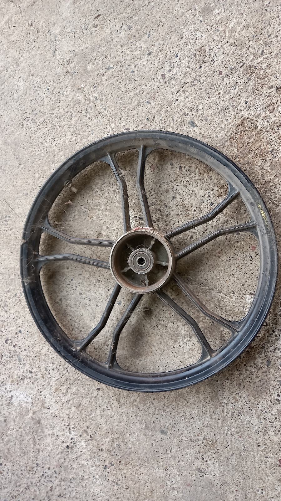 prodajem prednju felgu za tomosa.