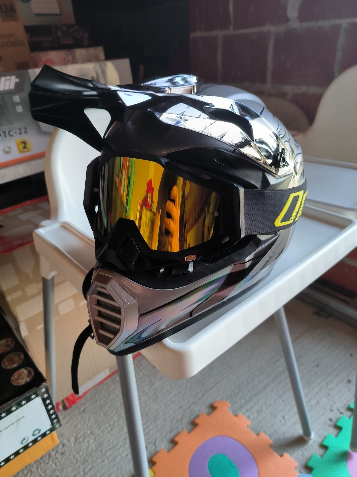 Cross(off road) kaciga *NOVO*