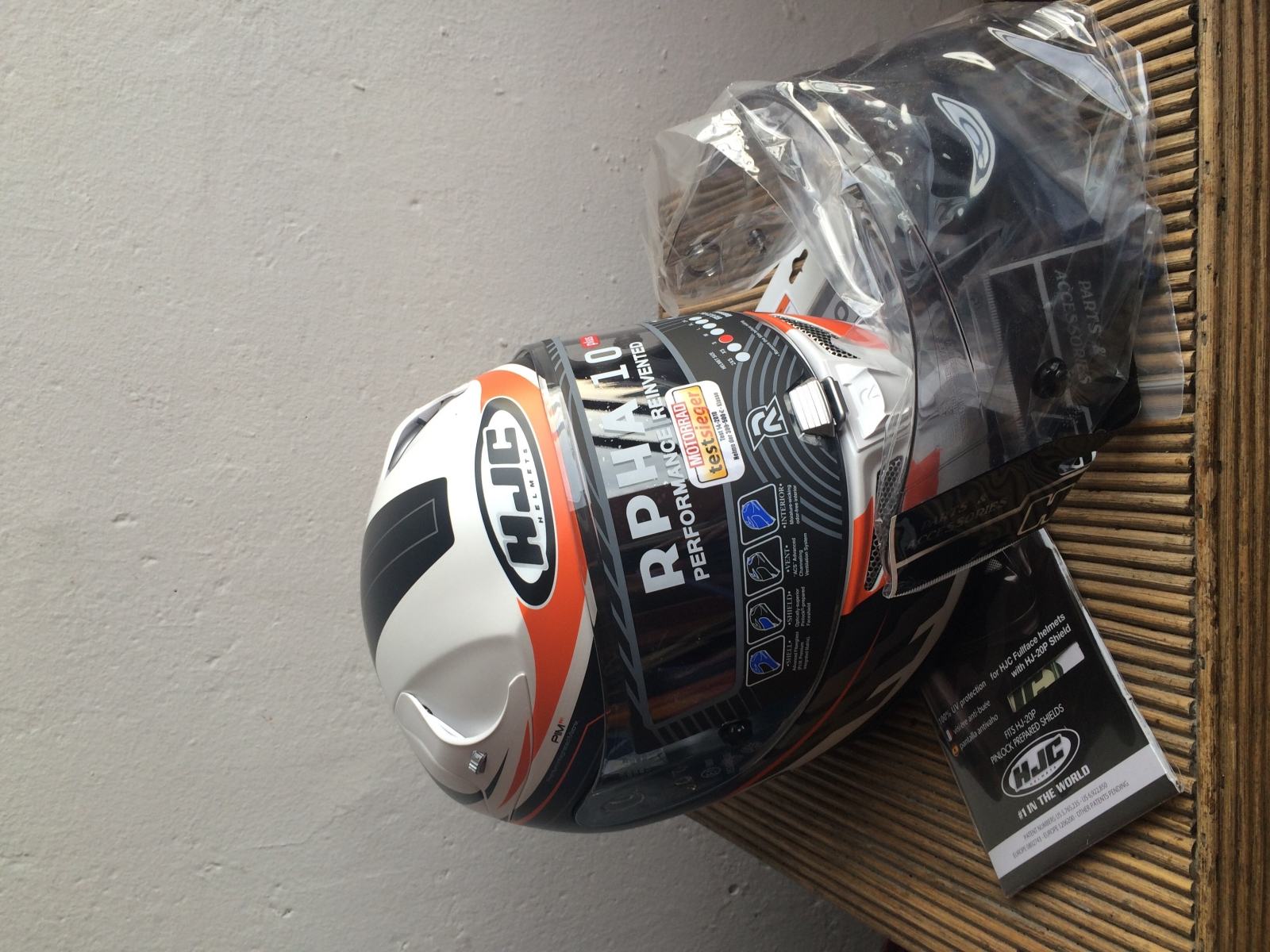 Kaciga HJC RPHA 10 plus