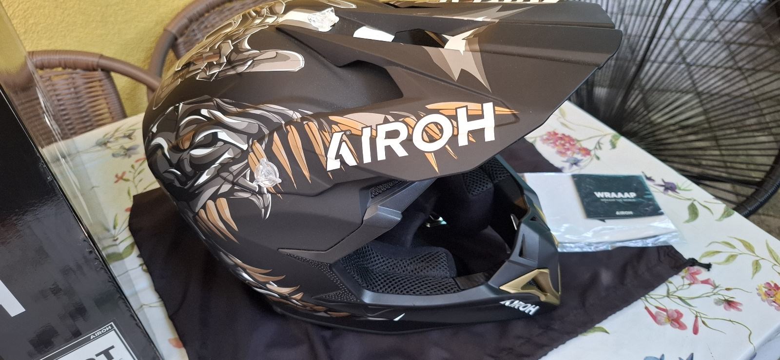 Kaciga AIROH WRAAAP CYBORG MATT