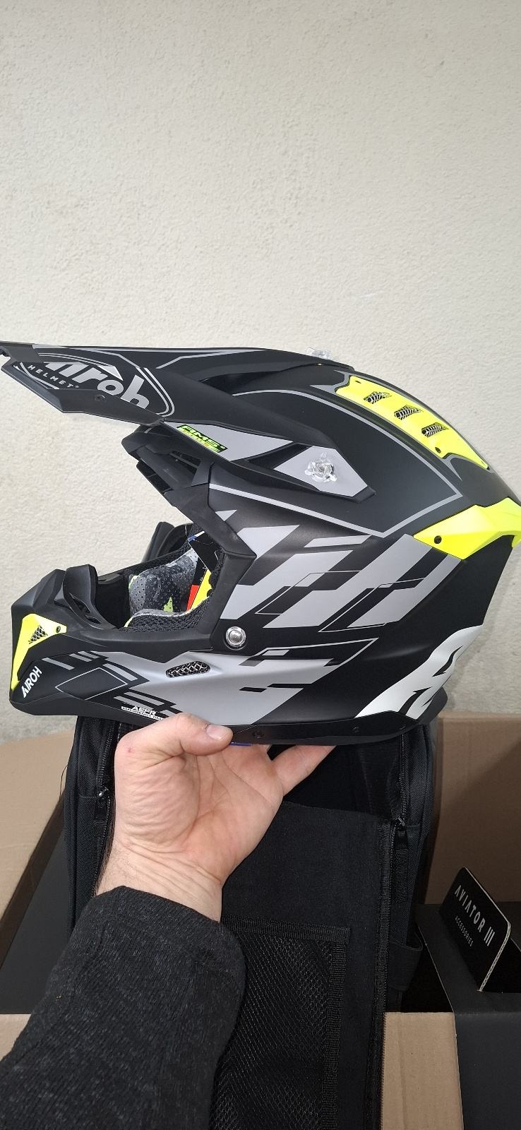 KACIGE Airoh Aviator 3 nove