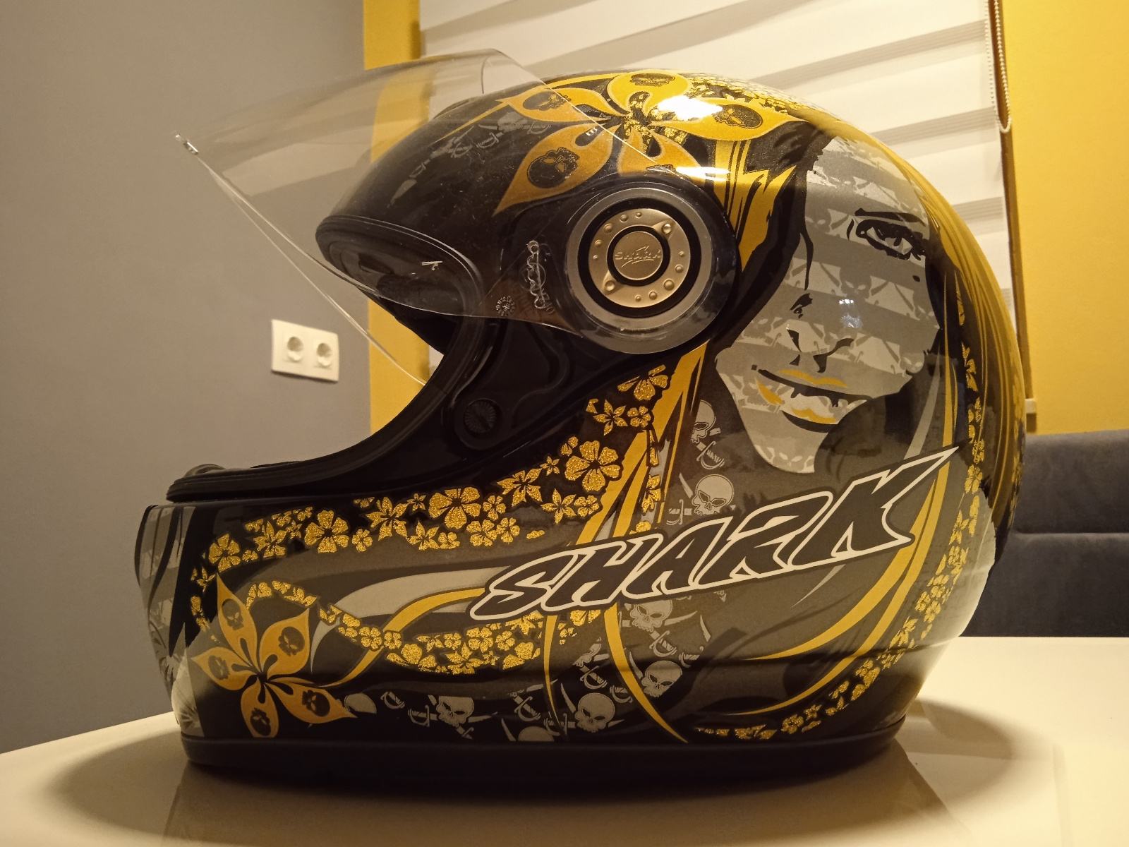 Moto kaciga (ženska)