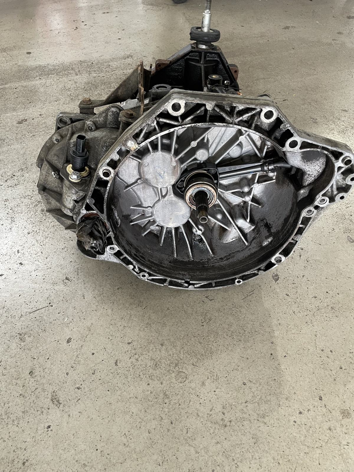 Renault Master 2.5 dci mjenjac, djelovi motora, dizne, alanser, altern