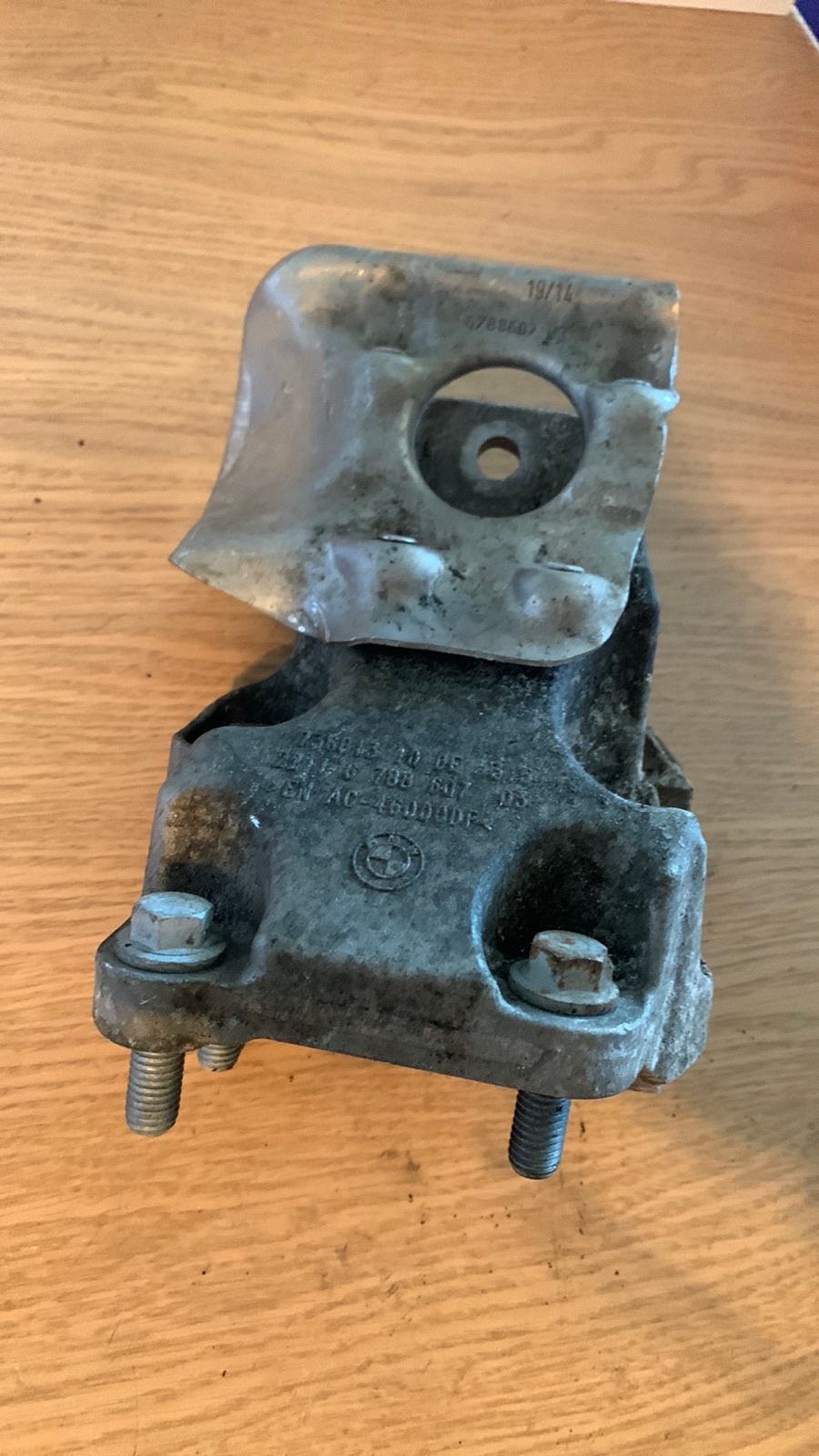 BMW 1 3 he F20 F21 F30 N13 Petrol Engine Bearing Block Left 6788607