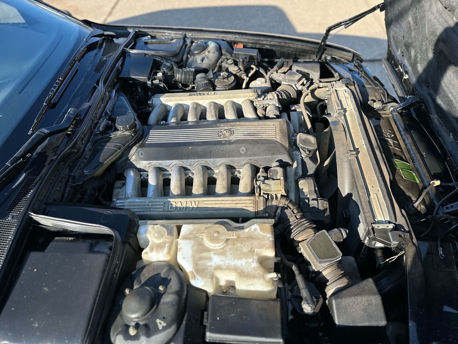 BMW E32 750i dijelovi V12 M70