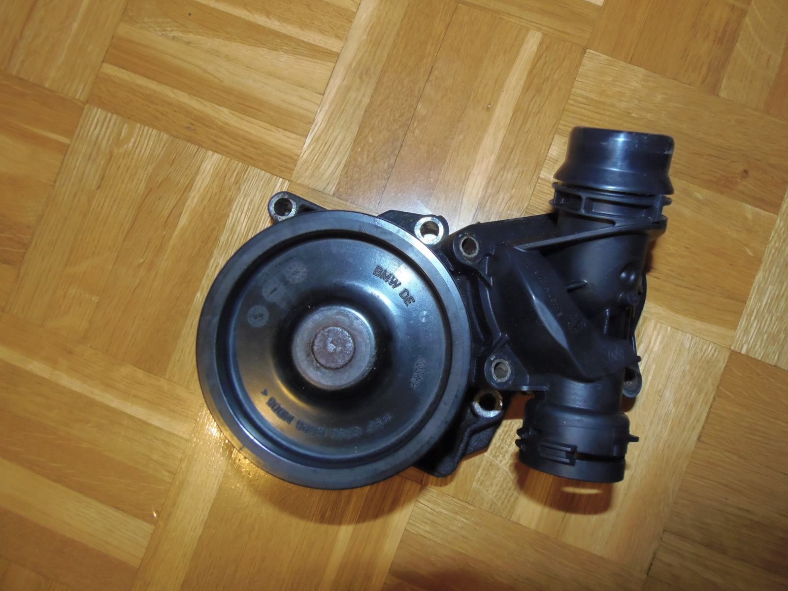 BMW E90 ORIGINAL VODENA PUMPA KAT.BR. 11517790471