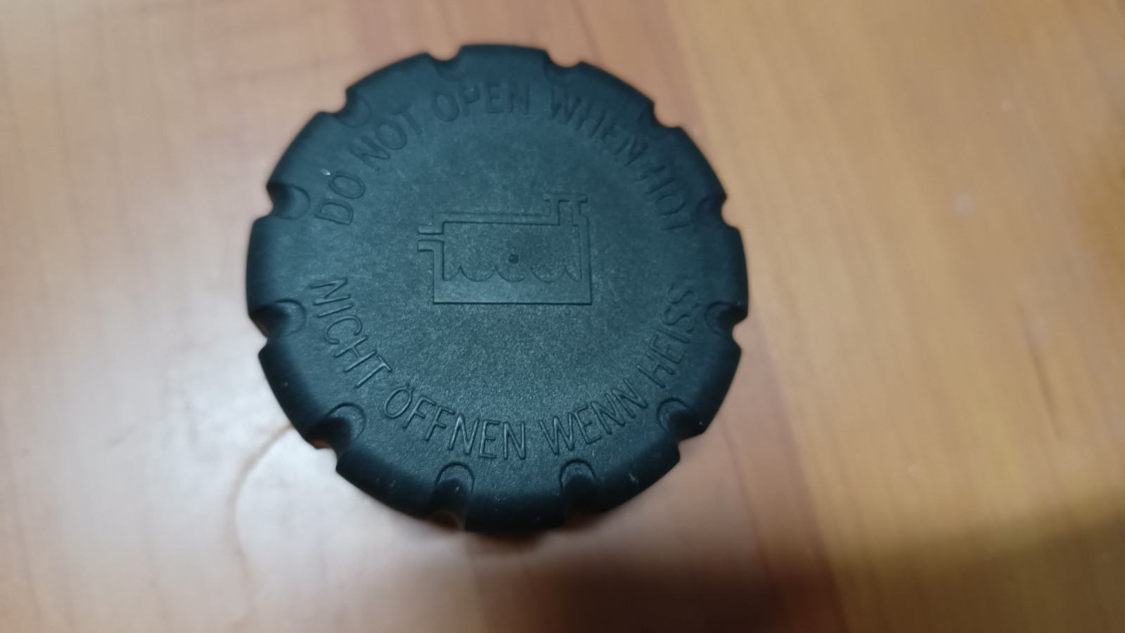 Čep rashladne tekućine-OEM 2105010615-Mercedes