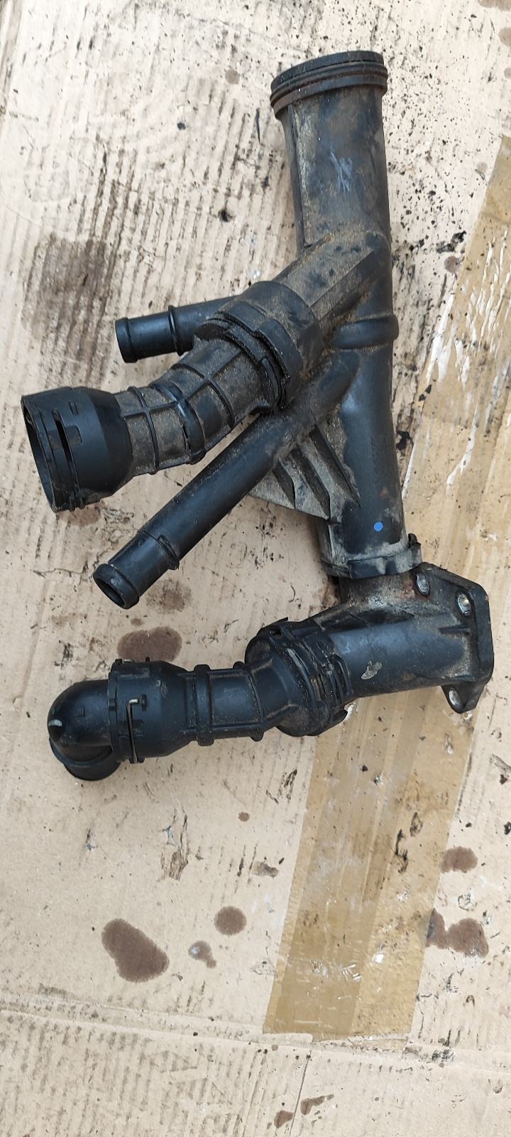 VW ŠKODA SEAT AUDI TDI KUČIŠTE TERMOSTATA Crijeva vode 04L121071E