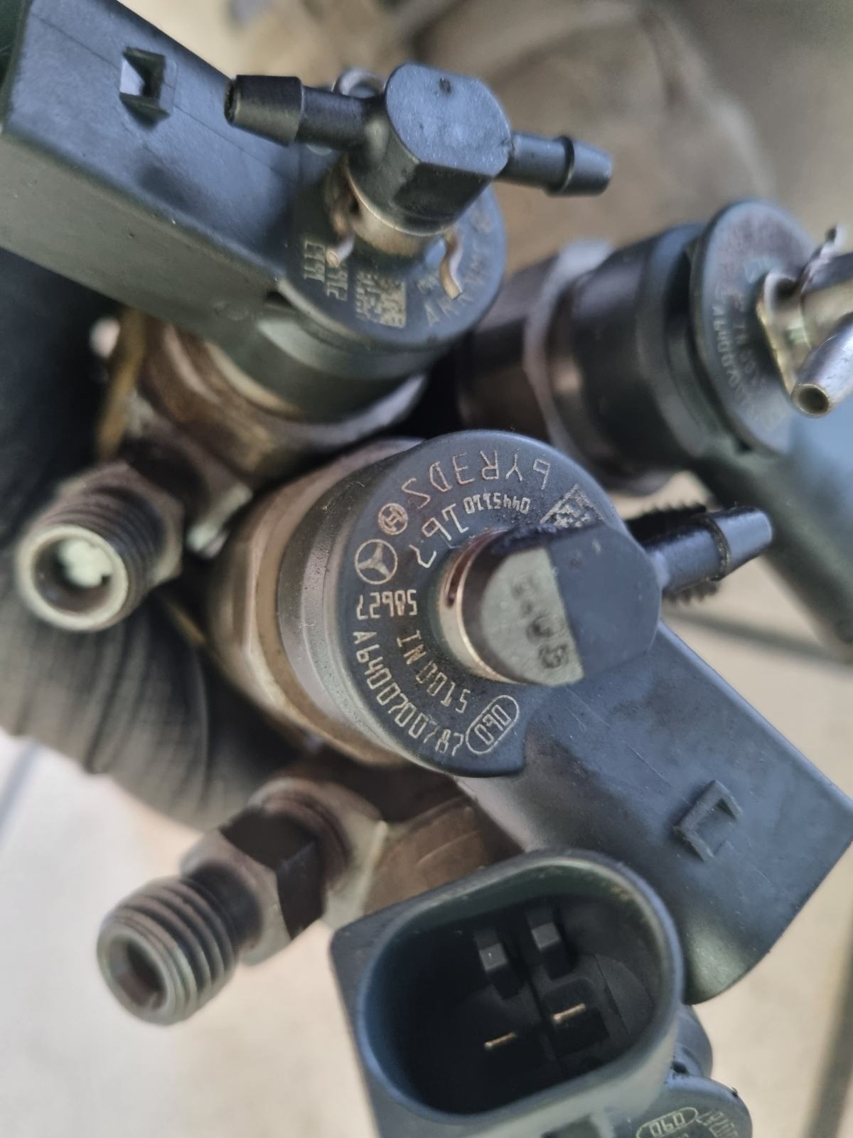 Dizne / injektor za Mercedes 180 CDI 2007.g - a6400700787