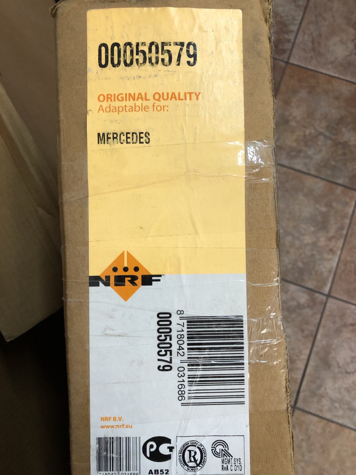 Hladnjak vode kiler Mercedes E klasa