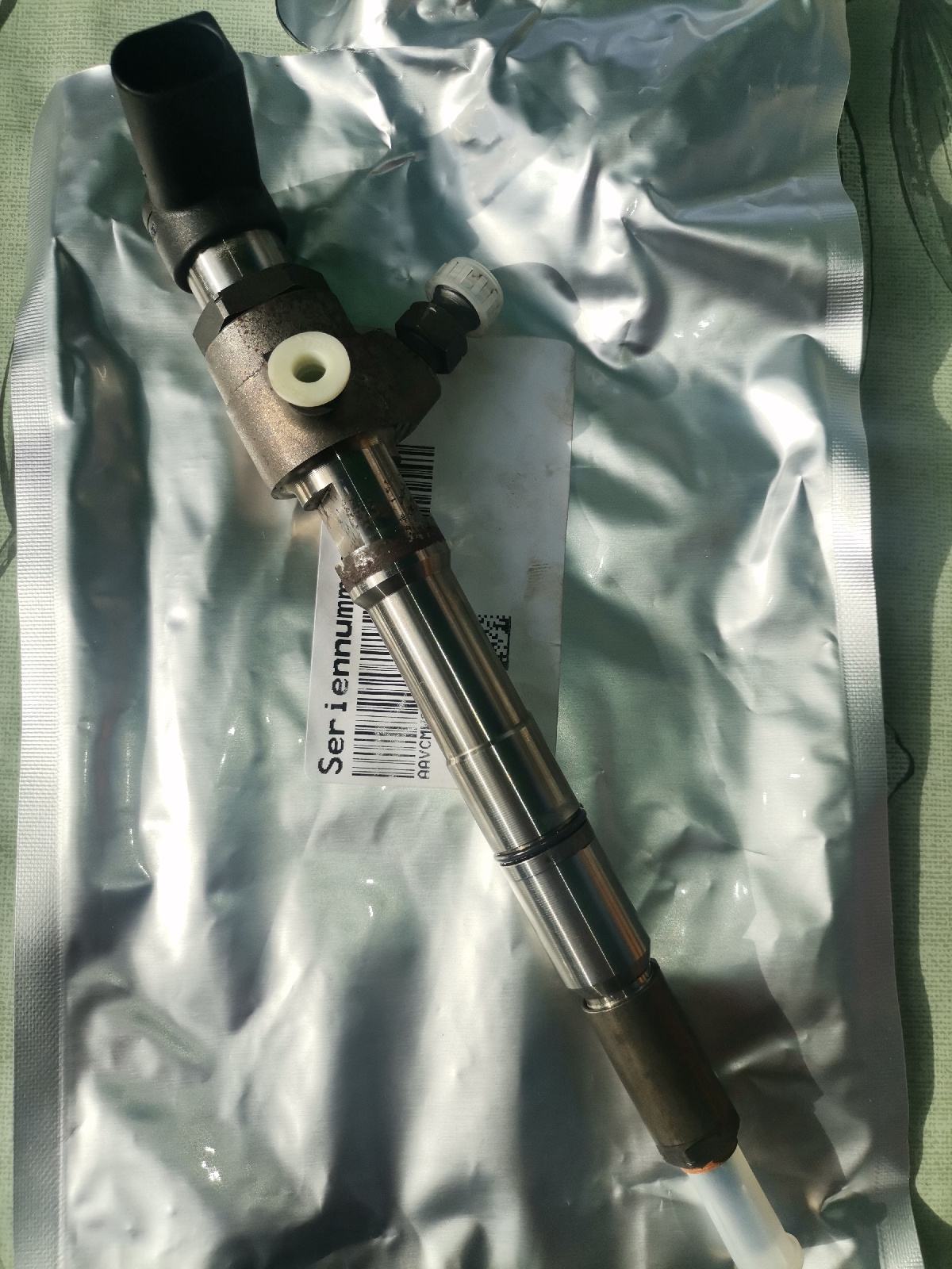 Injektor 03L130277B, 1.6TDI