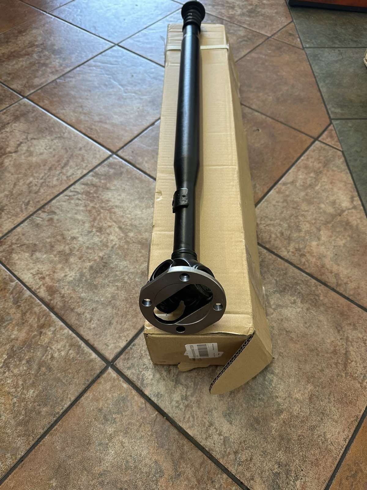 Kardan prednji Mercedes C E S klasa 4-matic 2214101701