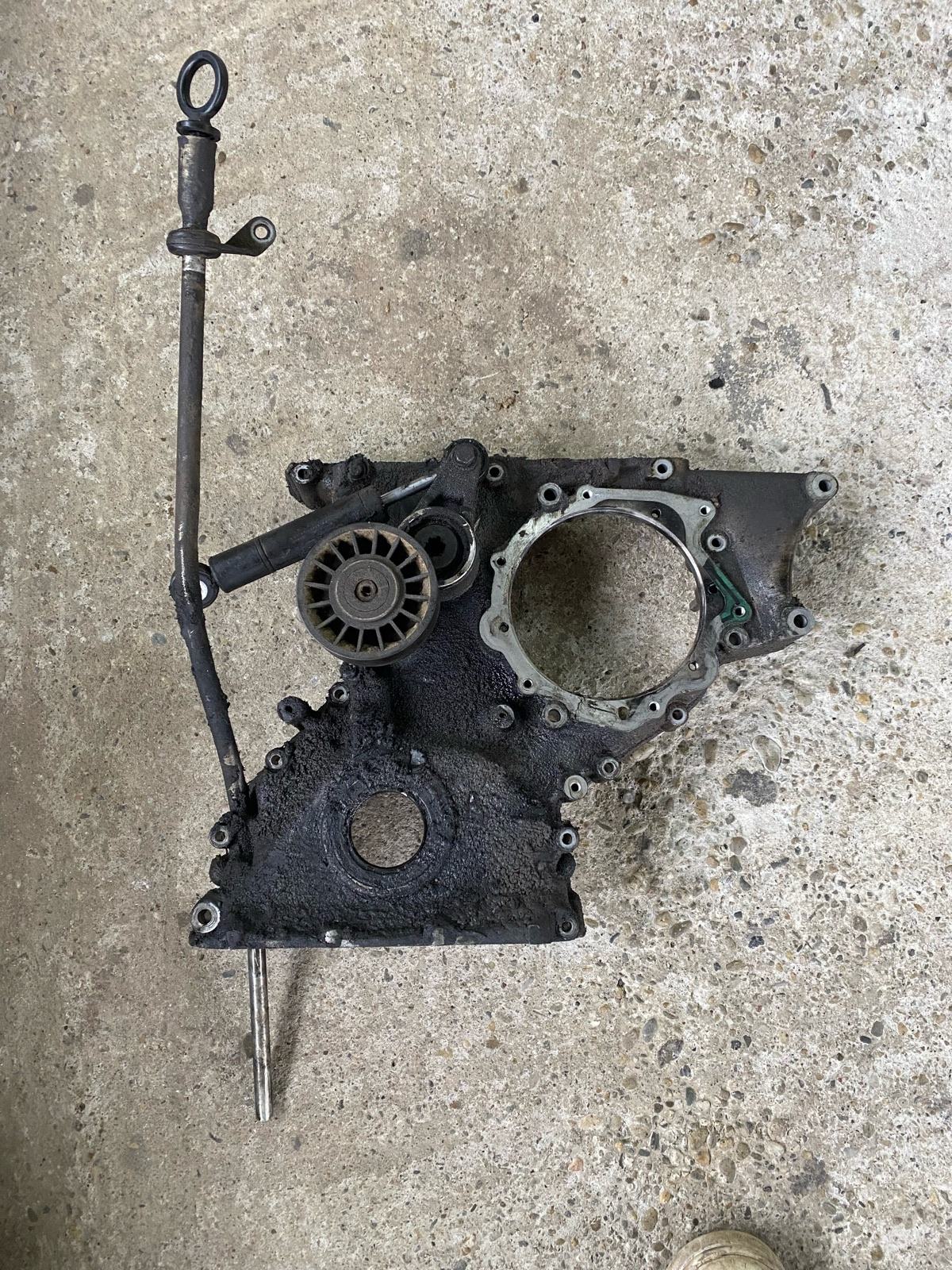 Mercedes om601 2.0d prednje deklo motora