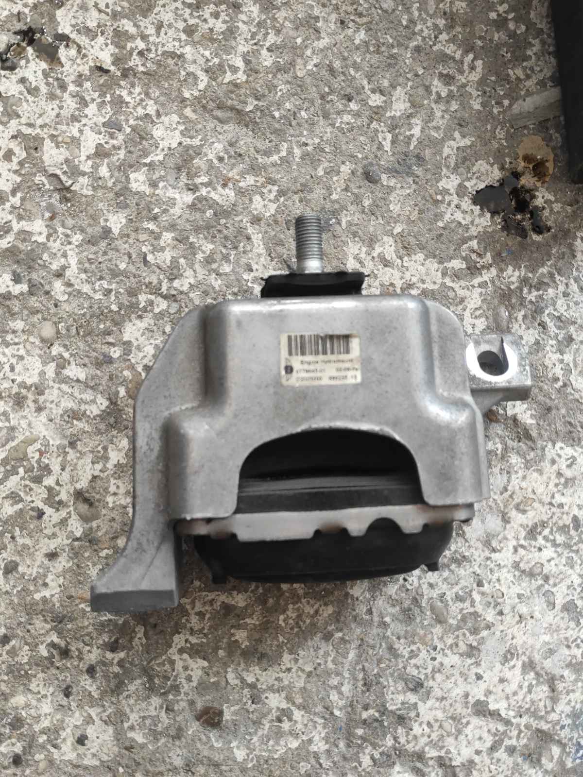 Mini Cooper One R55 R56 nosač motora desni 6778645